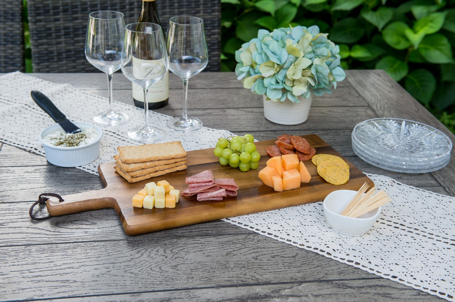 Acacia Paddle Board with Leather Tie | Lipper International