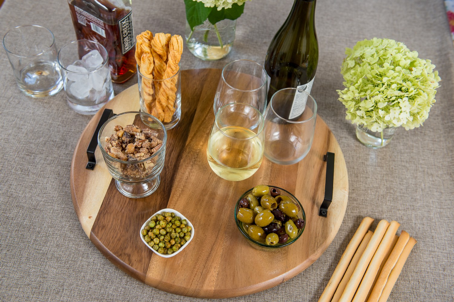 Acacia Round Serve Board with Handles | Lipper International